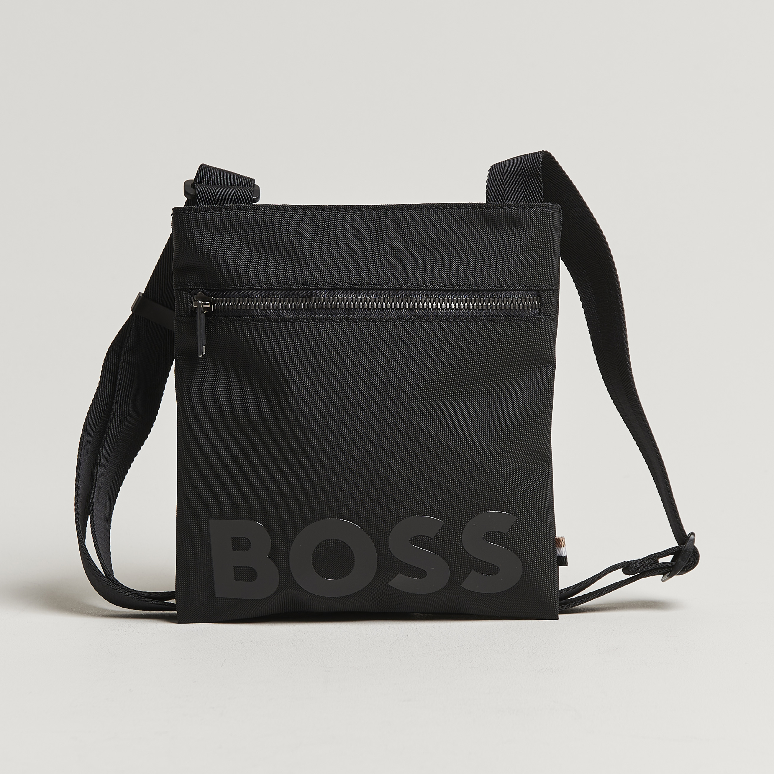 Catch Zip Shoulder Bag Black bei Care of Carl