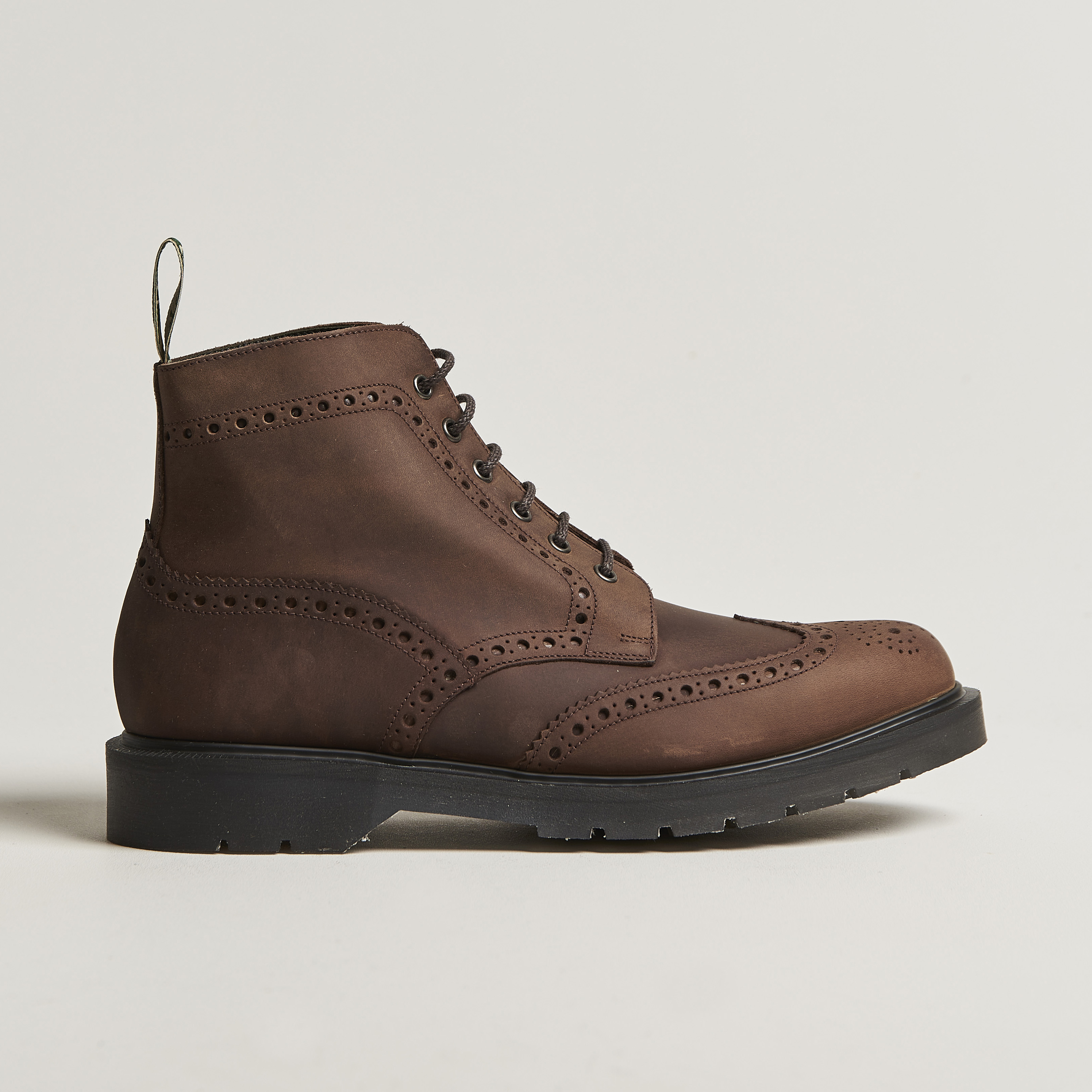 Design Loake Gage Heat Sealed Brogue Boot Brown bei Care of Carl