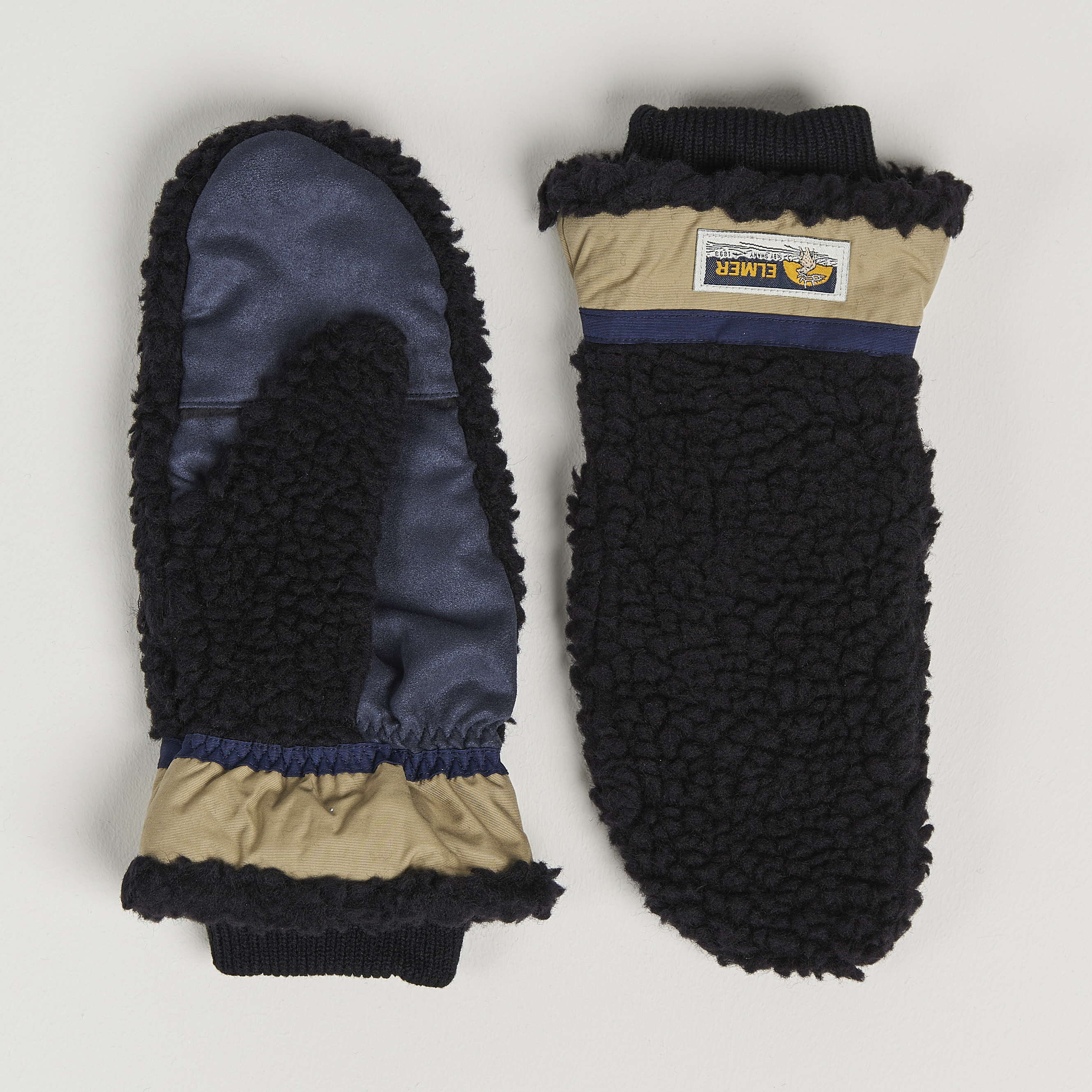 Elmer by Swany Miyo Wool Teddy Mittens Black bei Care of Carl