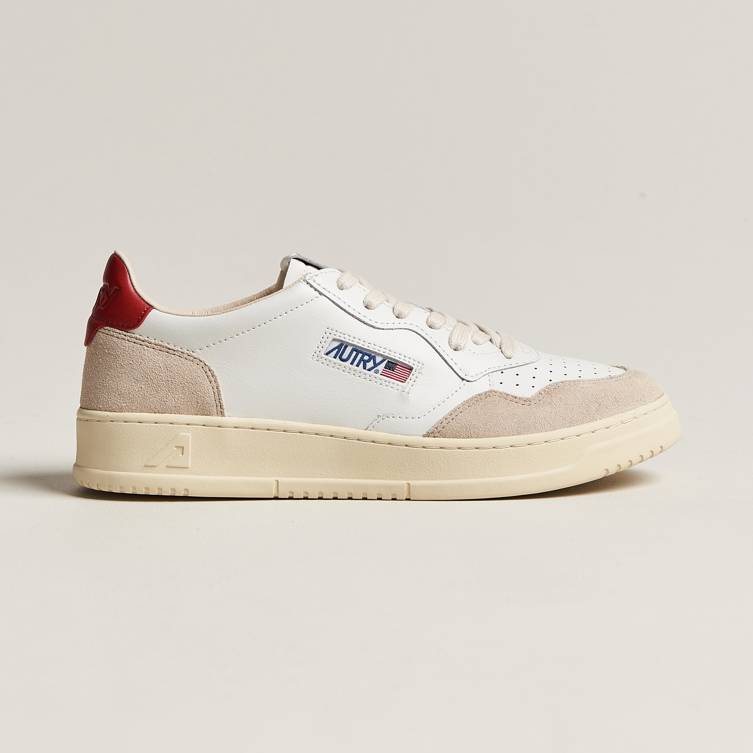 Autry Medalist Low Super Soft Leather Sneaker White/Red bei Care of Carl