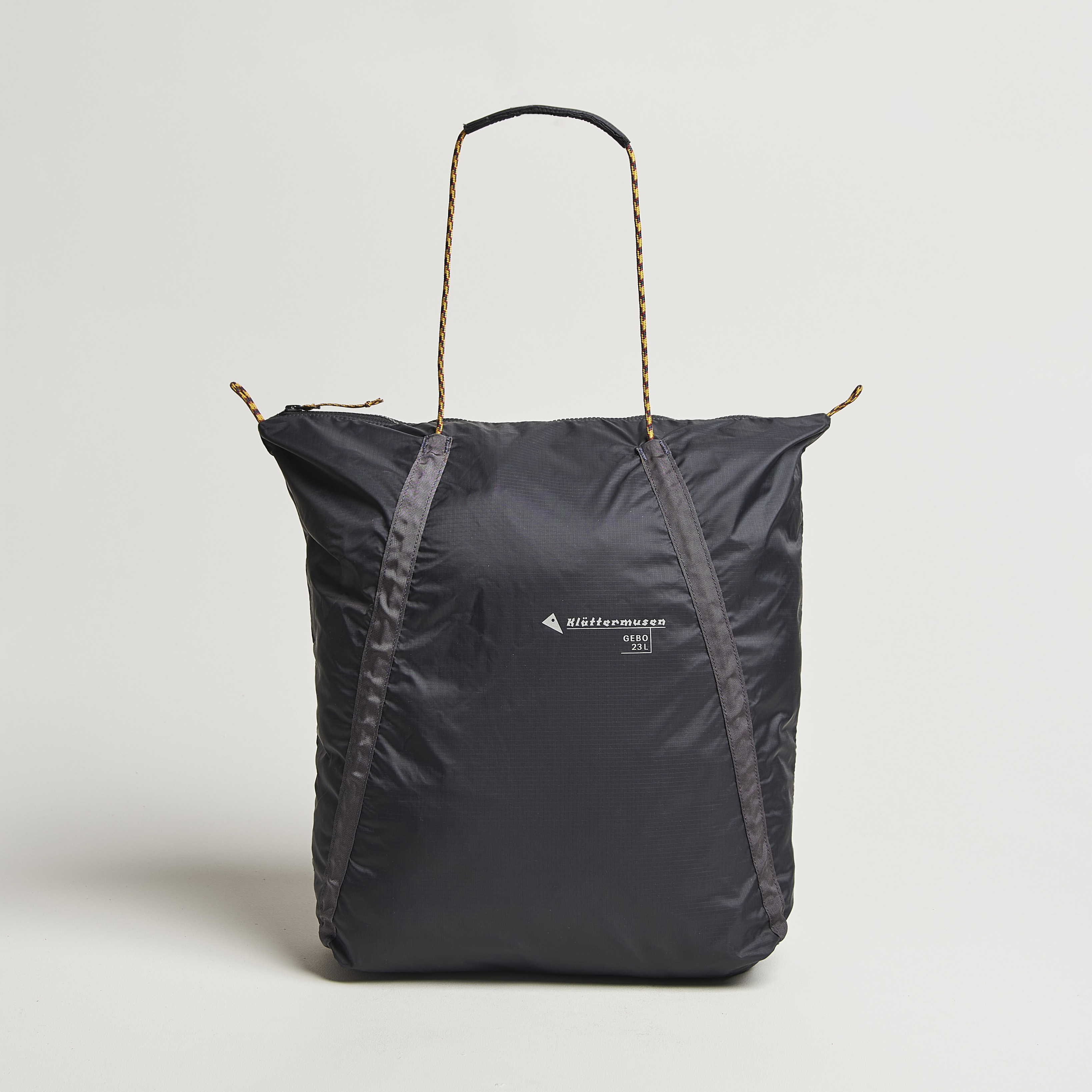 Klättermusen Gebo 23L Lightweight Totebag Raven bei Care of Carl