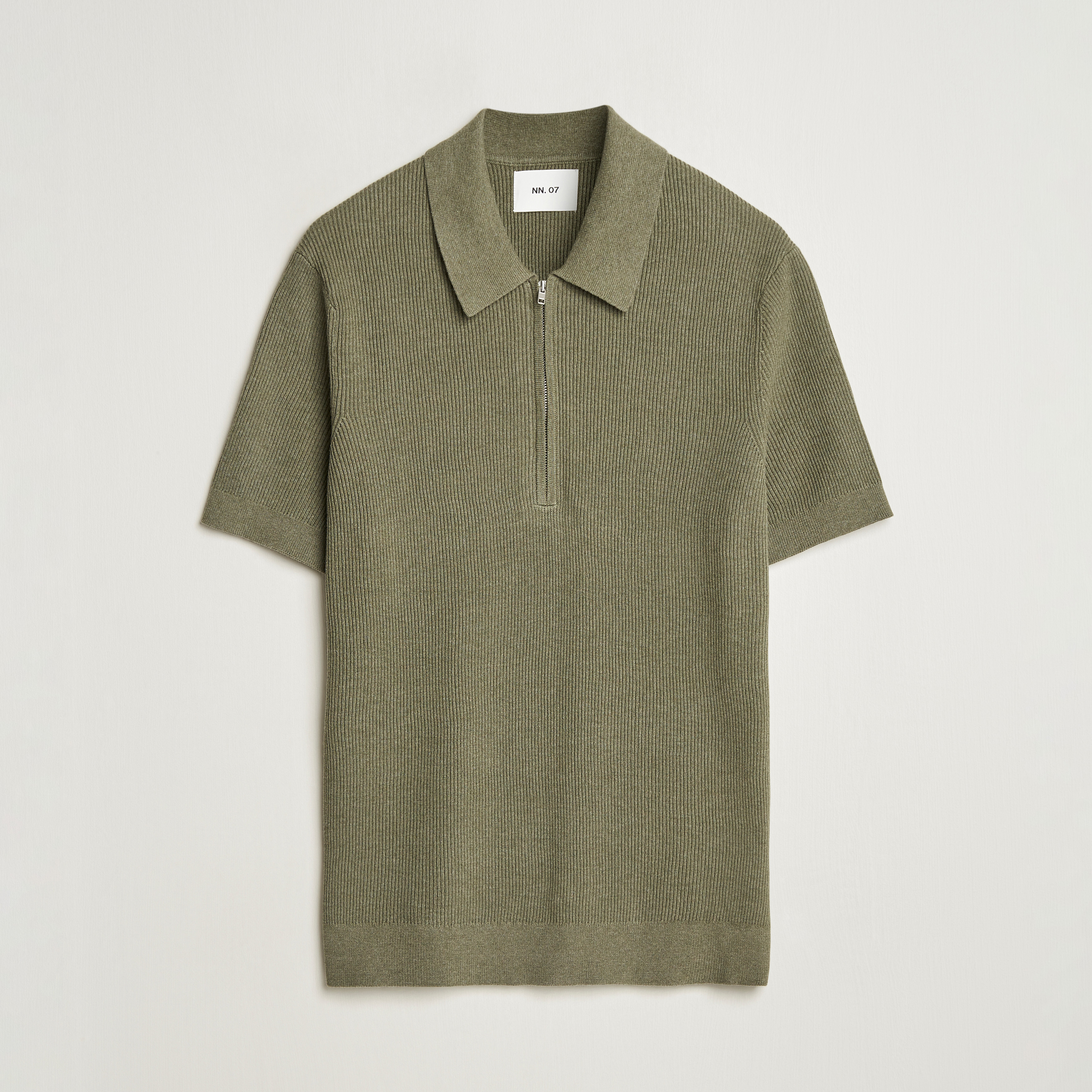 NN07 Hansie Half Zip Knitted Polo Capers Green bei Care of Carl