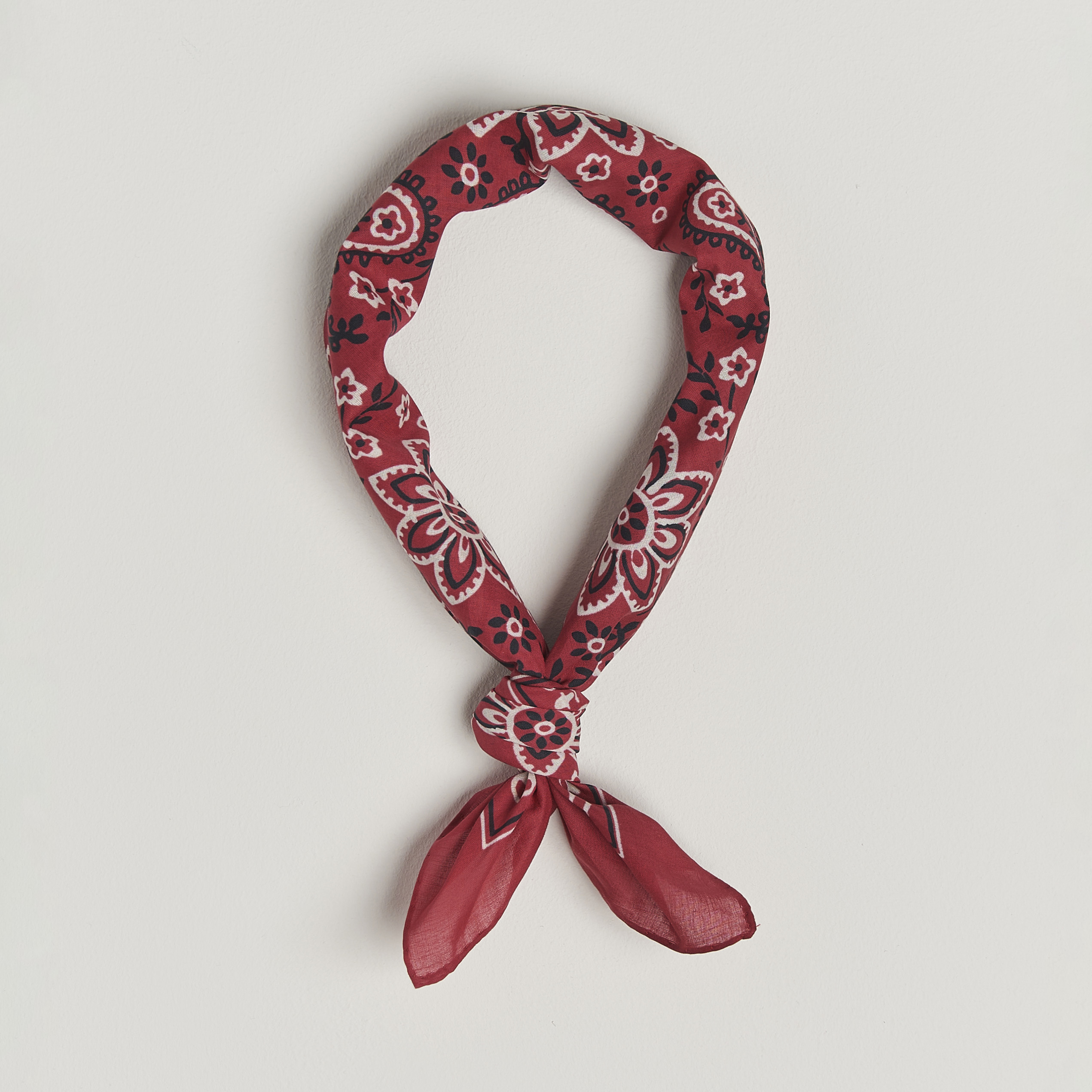 Drake's Classic Paisley Bandana Red bei Care of Carl