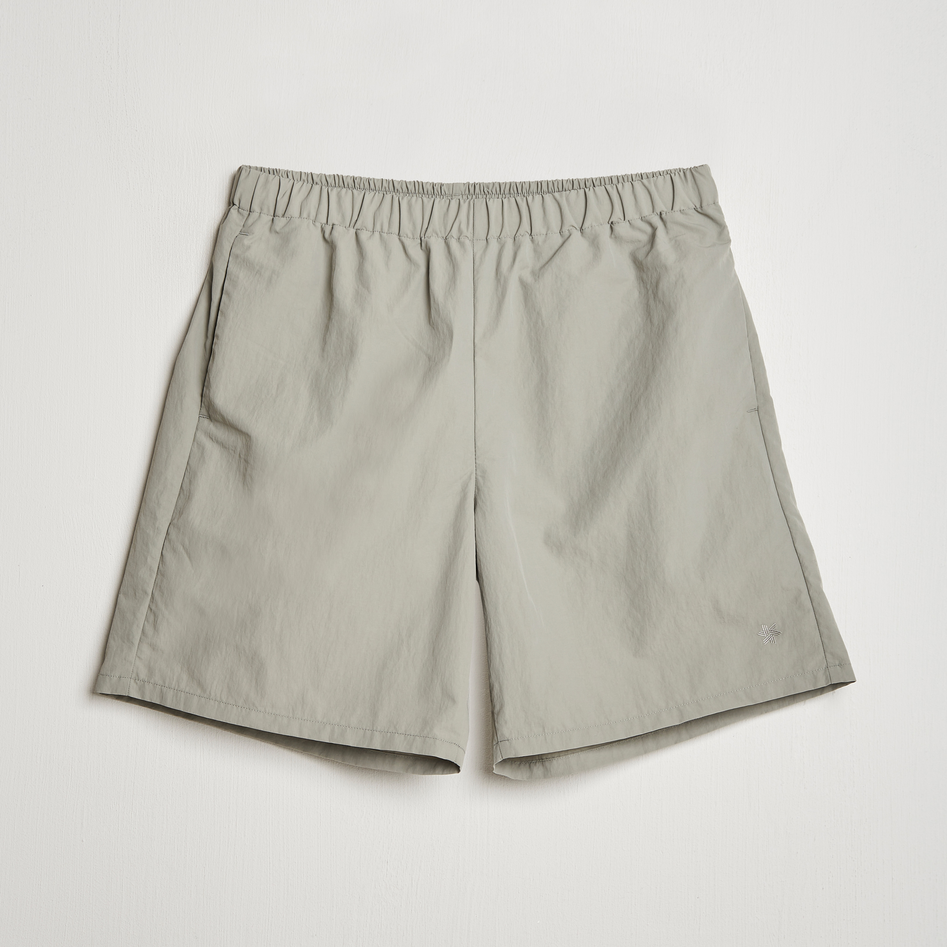 Goldwin Nylon Shorts Moon Mist bei Care of Carl