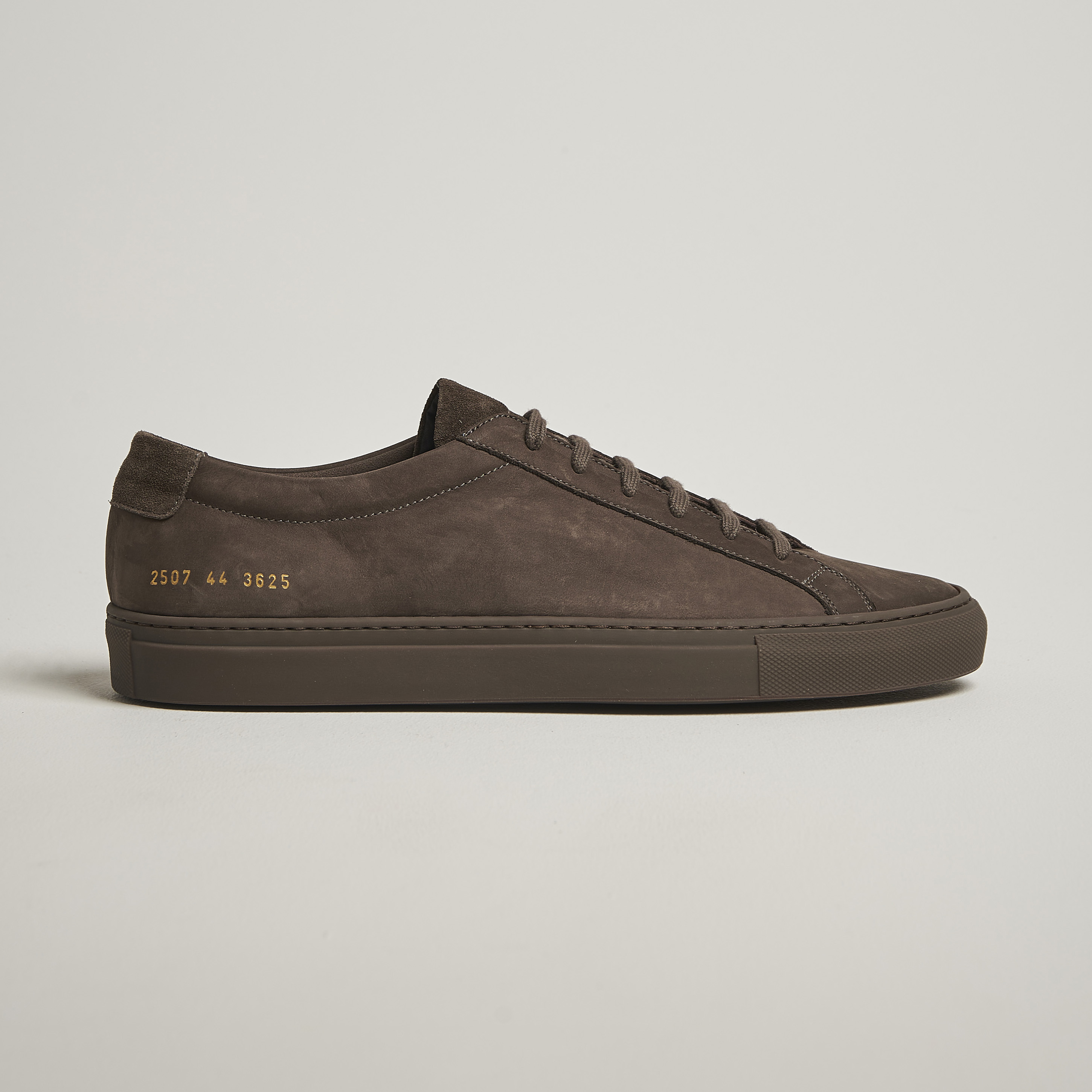 Common Projects Original Achilles Nubuck Sneaker Moka bei Care of Carl