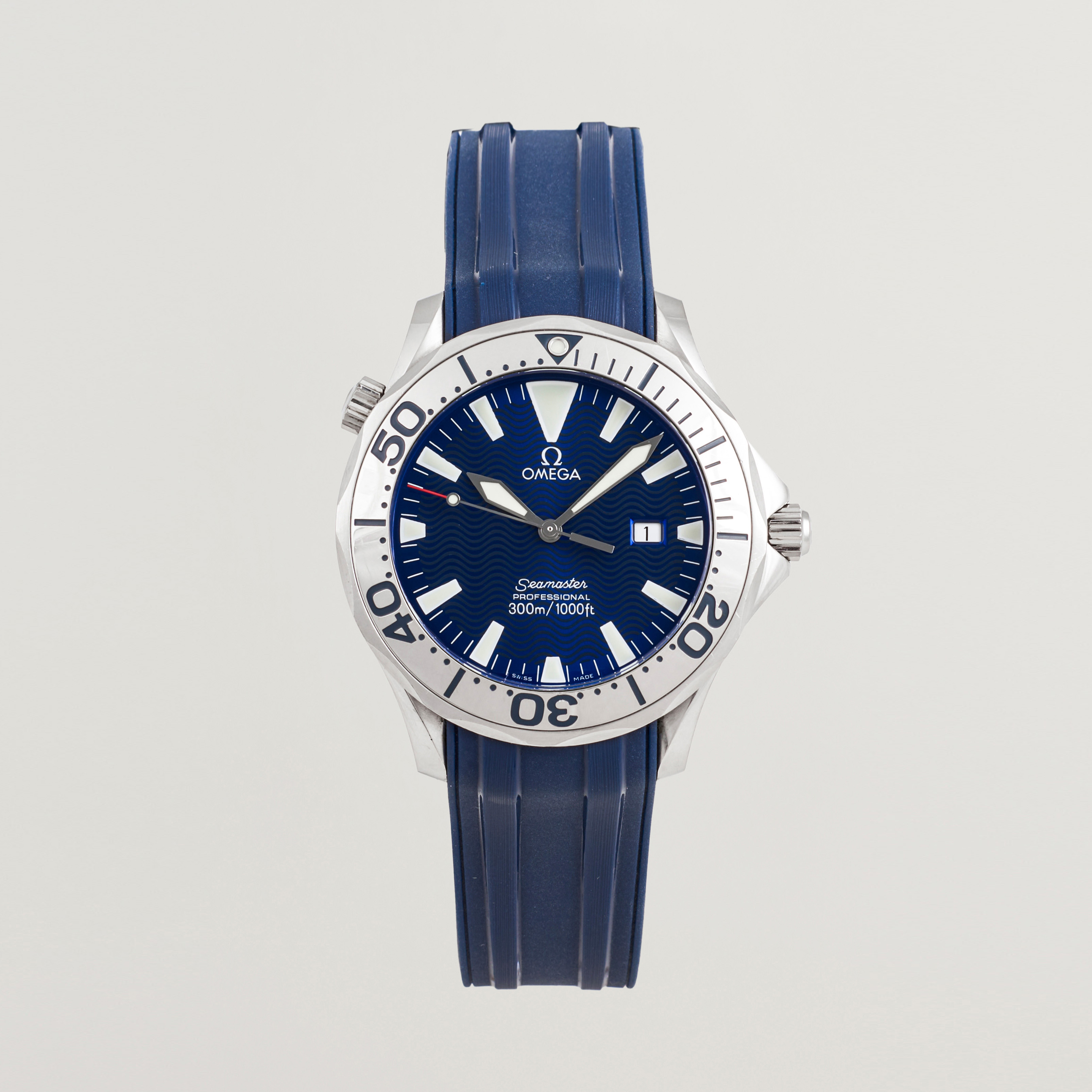 Omega Pre-Owned Seamaster 300M Electric Blue bei Care of Carl