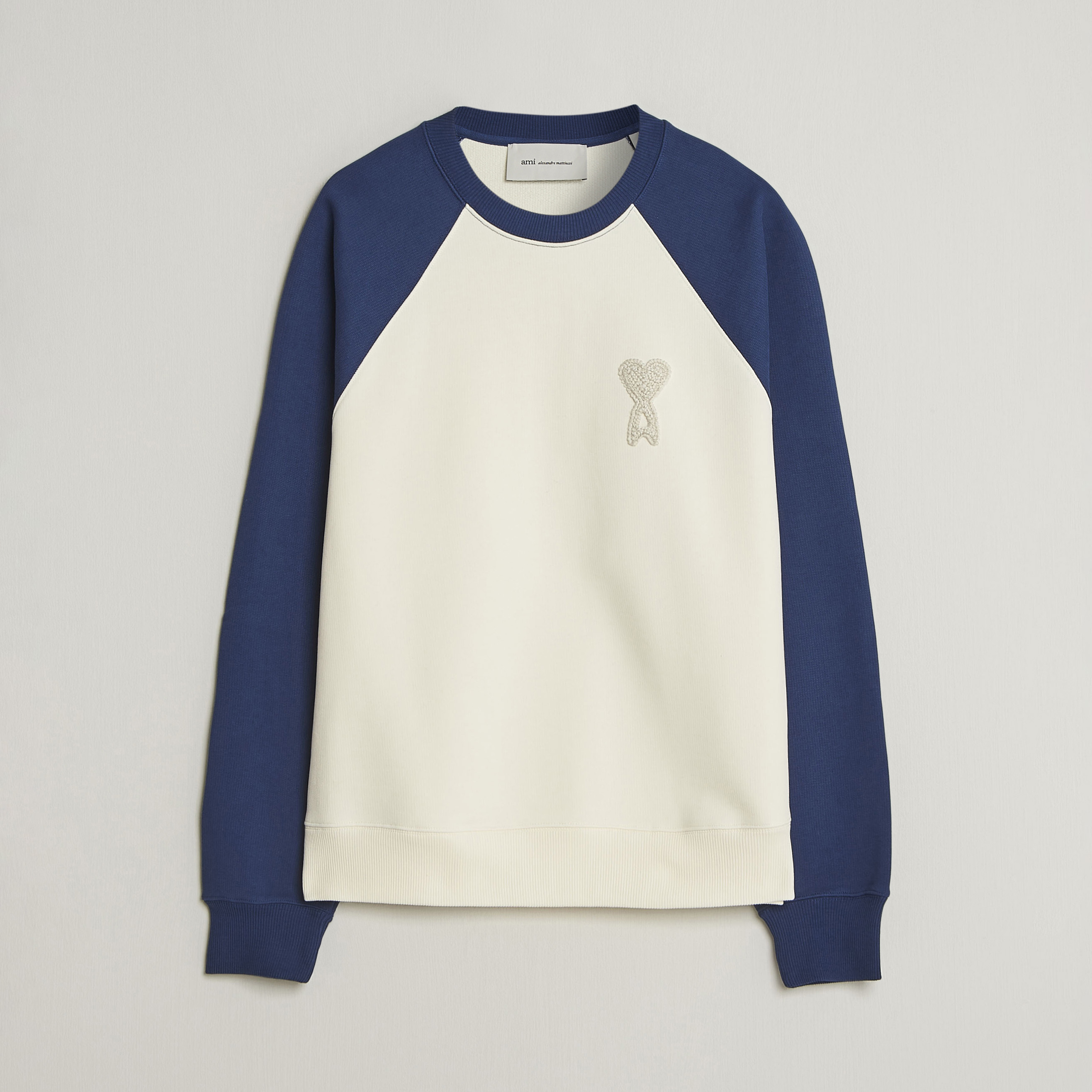 AMI Knitted Heart Logo Sweatshirt Creme/Navy bei Care of Carl