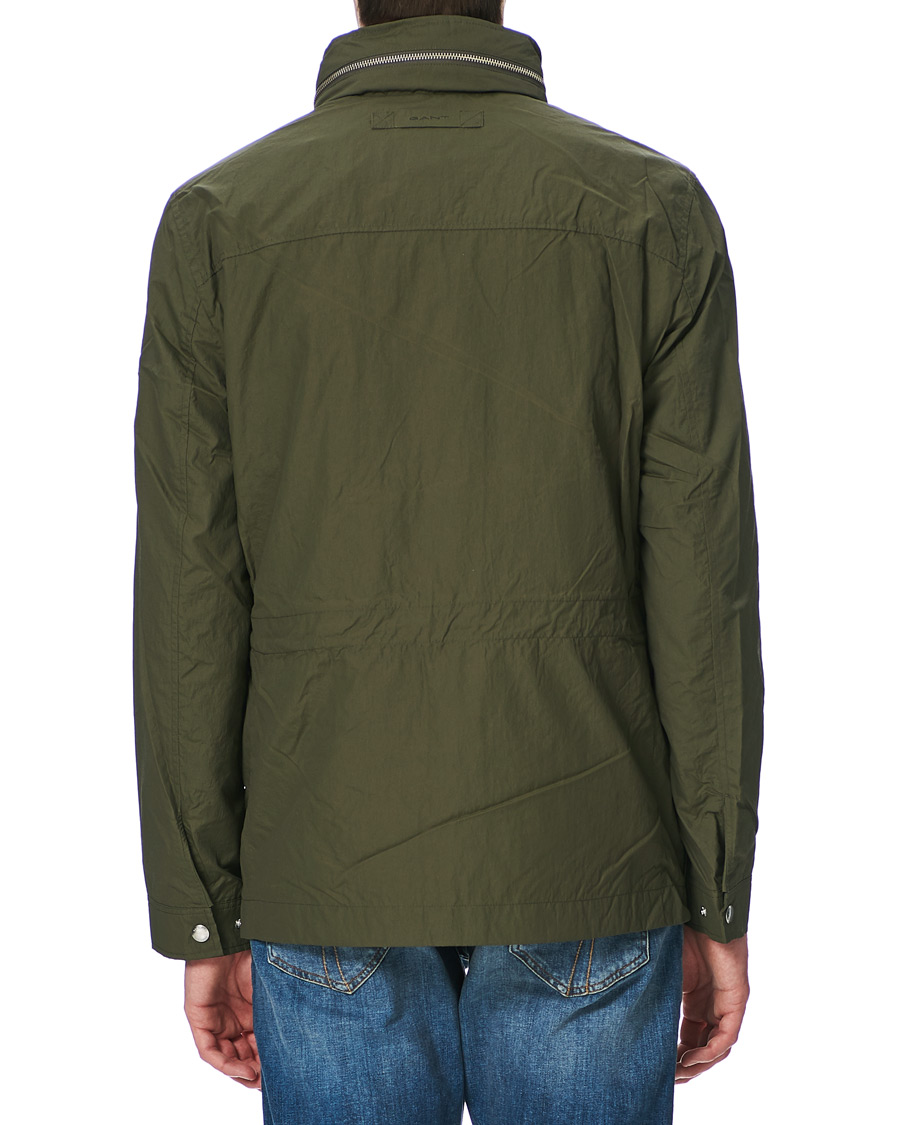 GANT Nylon Four Pocket Field Jacket Dark Leaf bei Care of Carl