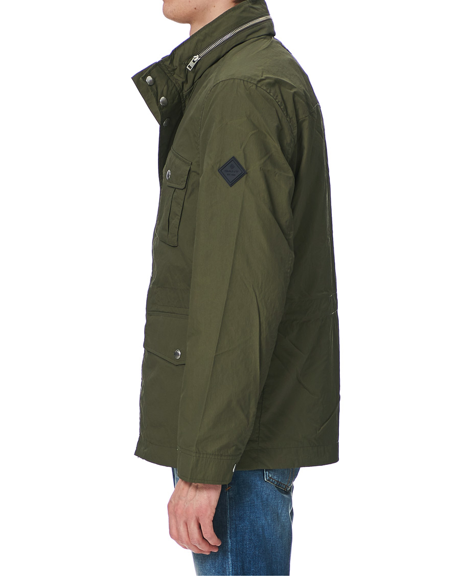 GANT Nylon Four Pocket Field Jacket Dark Leaf bei Care of Carl